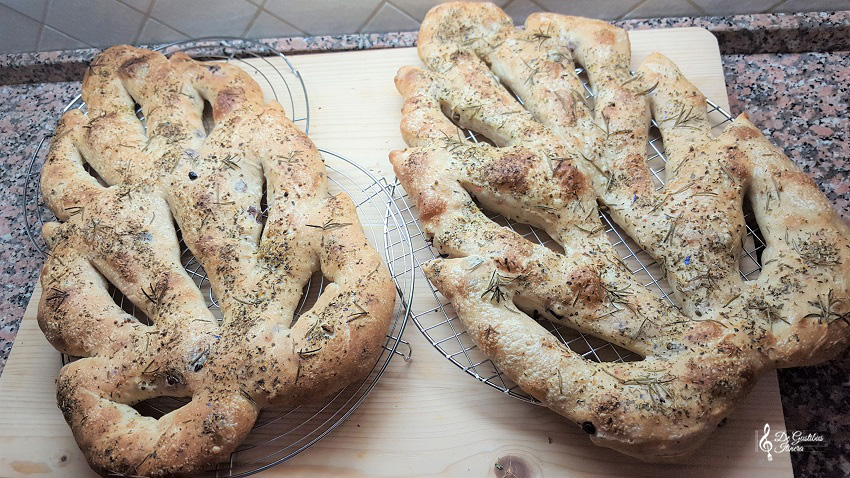 FOUGASSE PROVENÇALE CON OLIVE ED ERBE AROMATICHE
